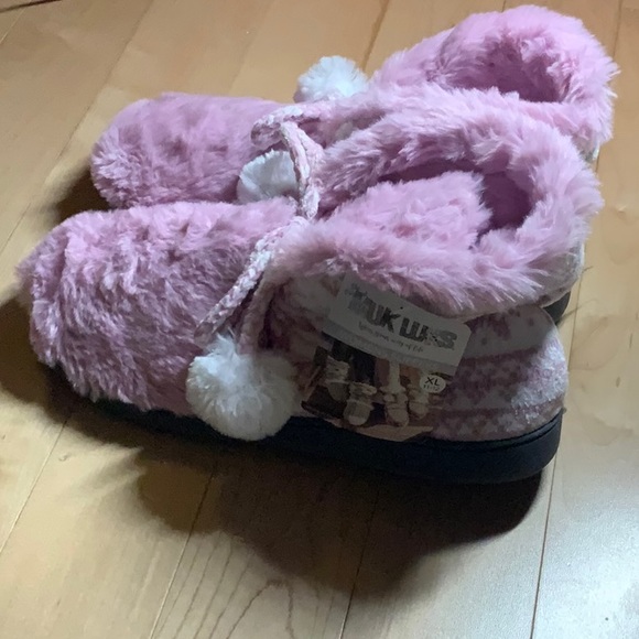 Muk Luks | Shoes | Nwt Muk Luks Pink Faux Fur Bootie Slippers With Pom ...